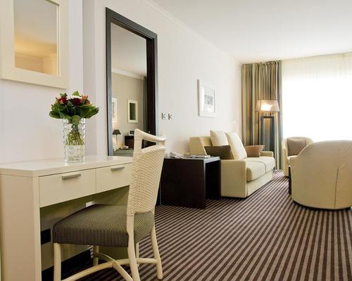 Cannes Palace Hotel 4 star | 14, avenue de Madrid 06400